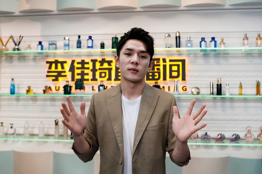 China's 'Lipstick King' offers tearful apology – Radio Free Asia