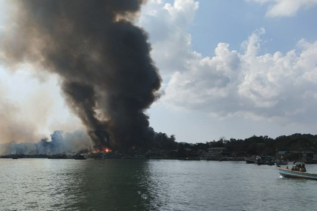 Myanmar junta bombs Rohingya Muslim village killing 41, rescuers say ...