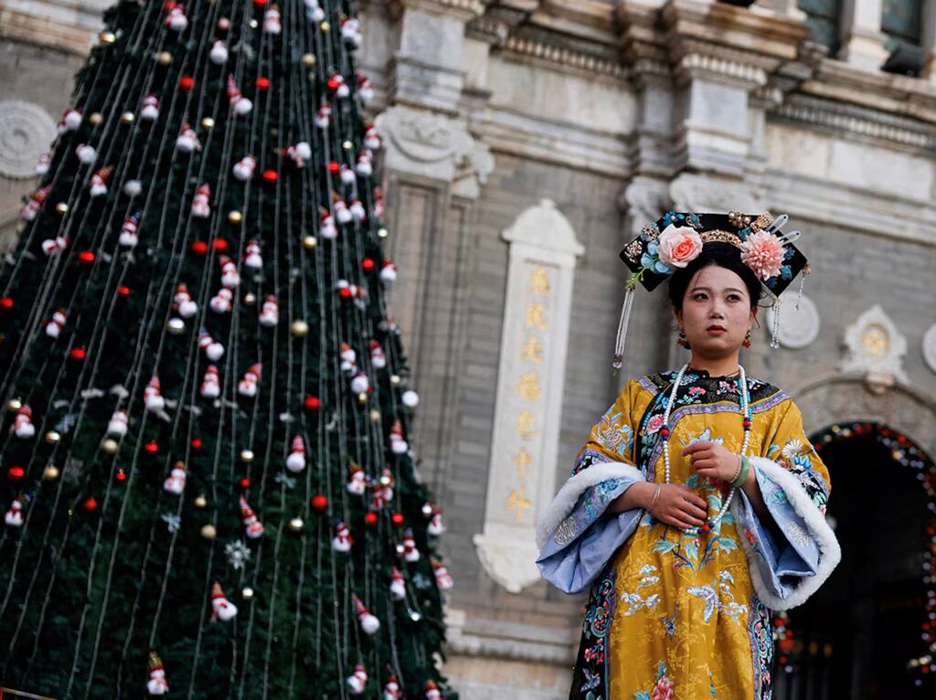 Christmas trees make cautious comeback at shopping malls in China ...