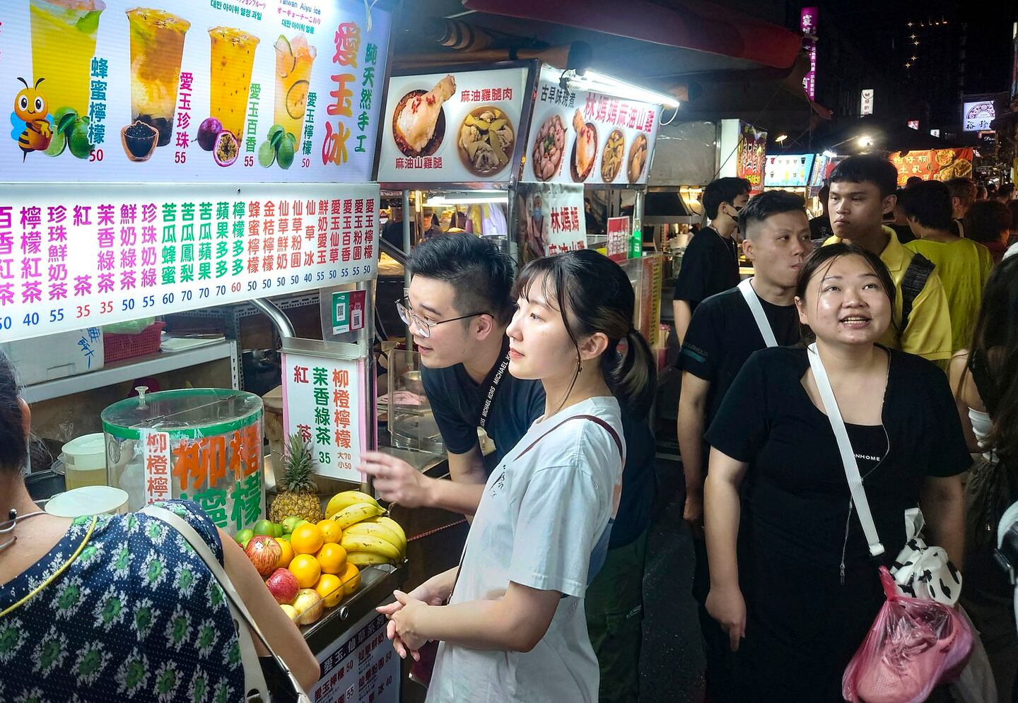 Hong Kongers flock to Taiwan to savor milk tea and freedom – Radio Free ...