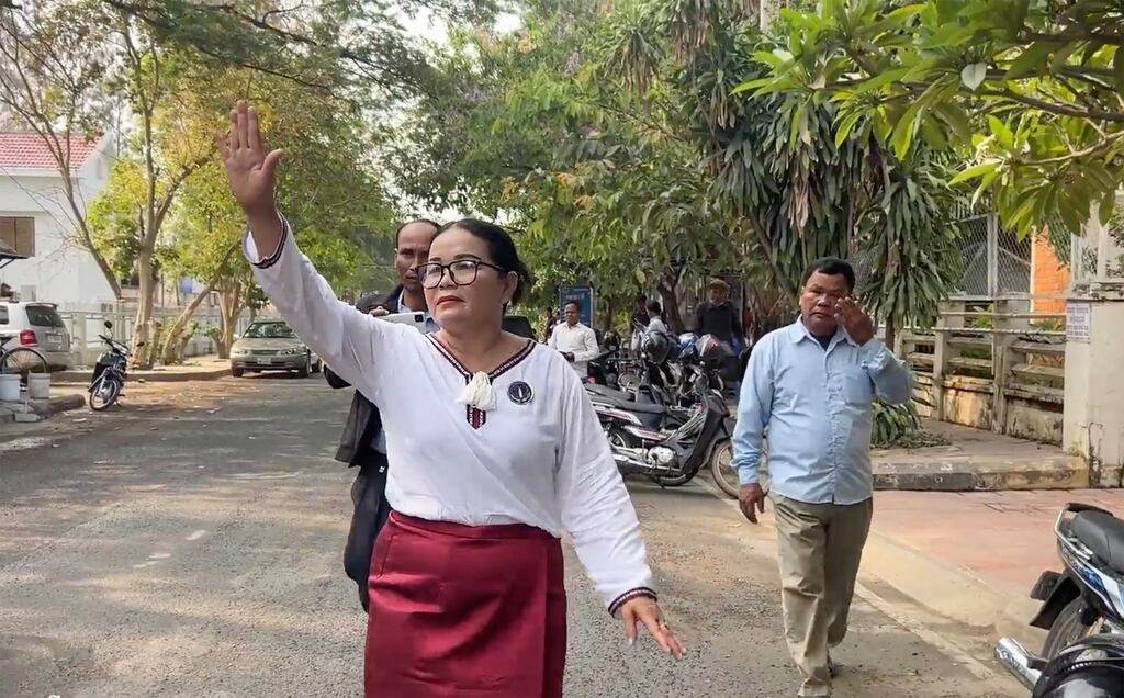 Cambodian court orders arrest of opposition party officials – Radio ...
