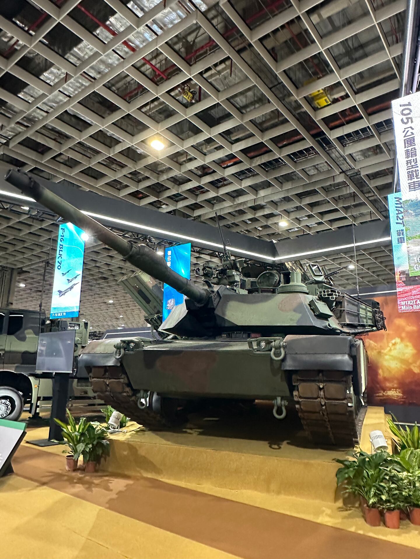 台北国防展 “强弓飞弹”拦截范围超越爱国者 台美合作无人载具亮相 – 普通话主页