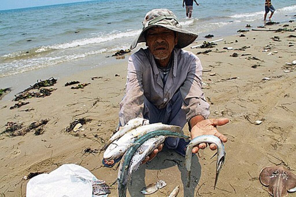 Fire at Formosa steel factory in Vietnam emits thick putrid yellow ...