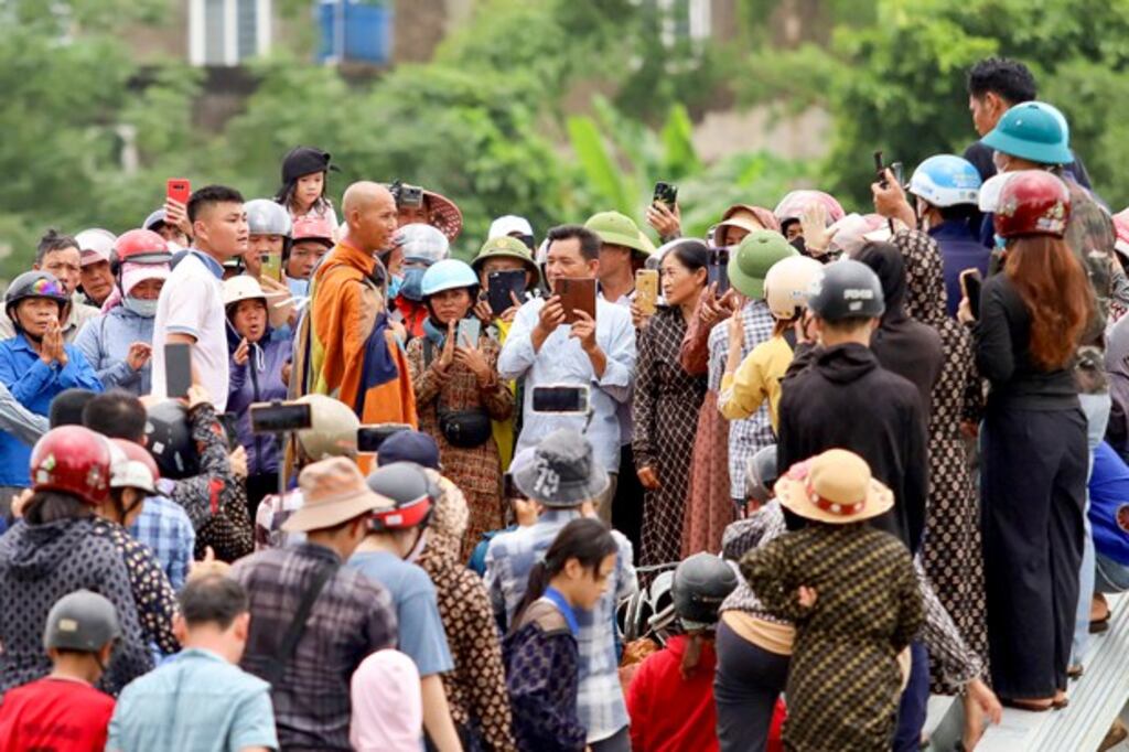 Vietnam’s barefoot monk Thich Minh Tue leaves parents’ home – Radio ...
