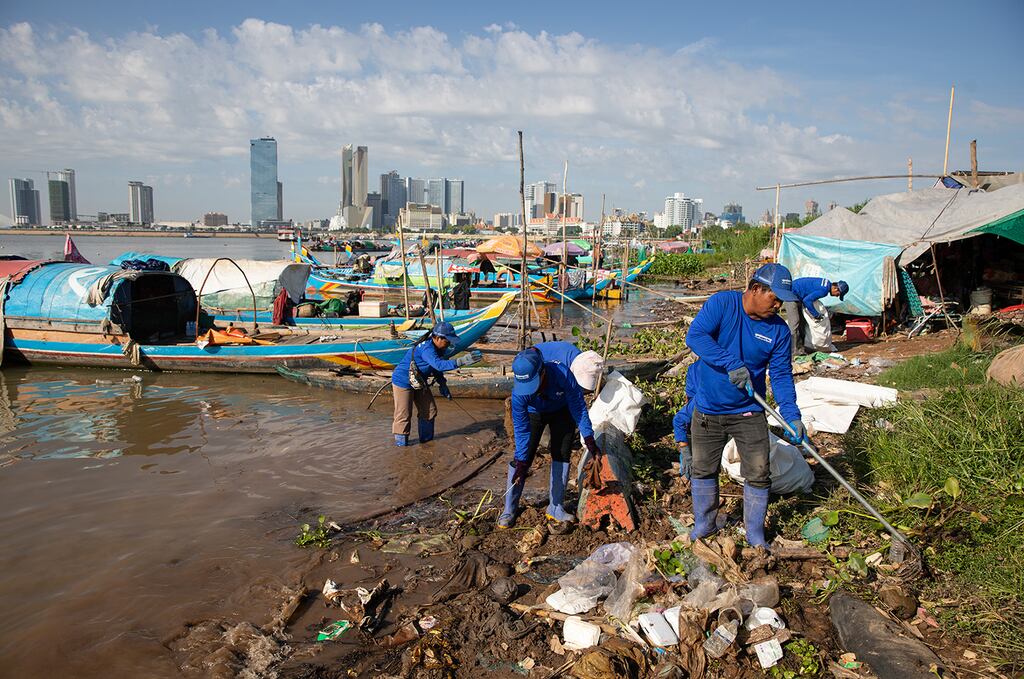Along the Mekong, fishers and farmers battle a plastics catastrophe ...