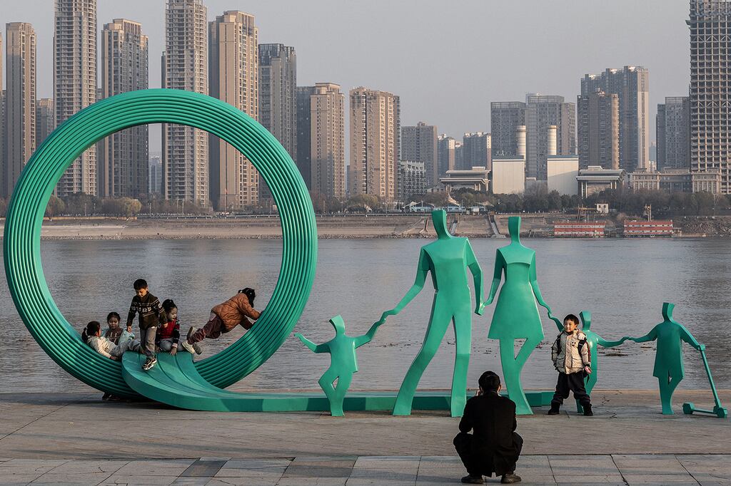 China sees sharp drop in marriages amid economic downturn – Radio Free Asia