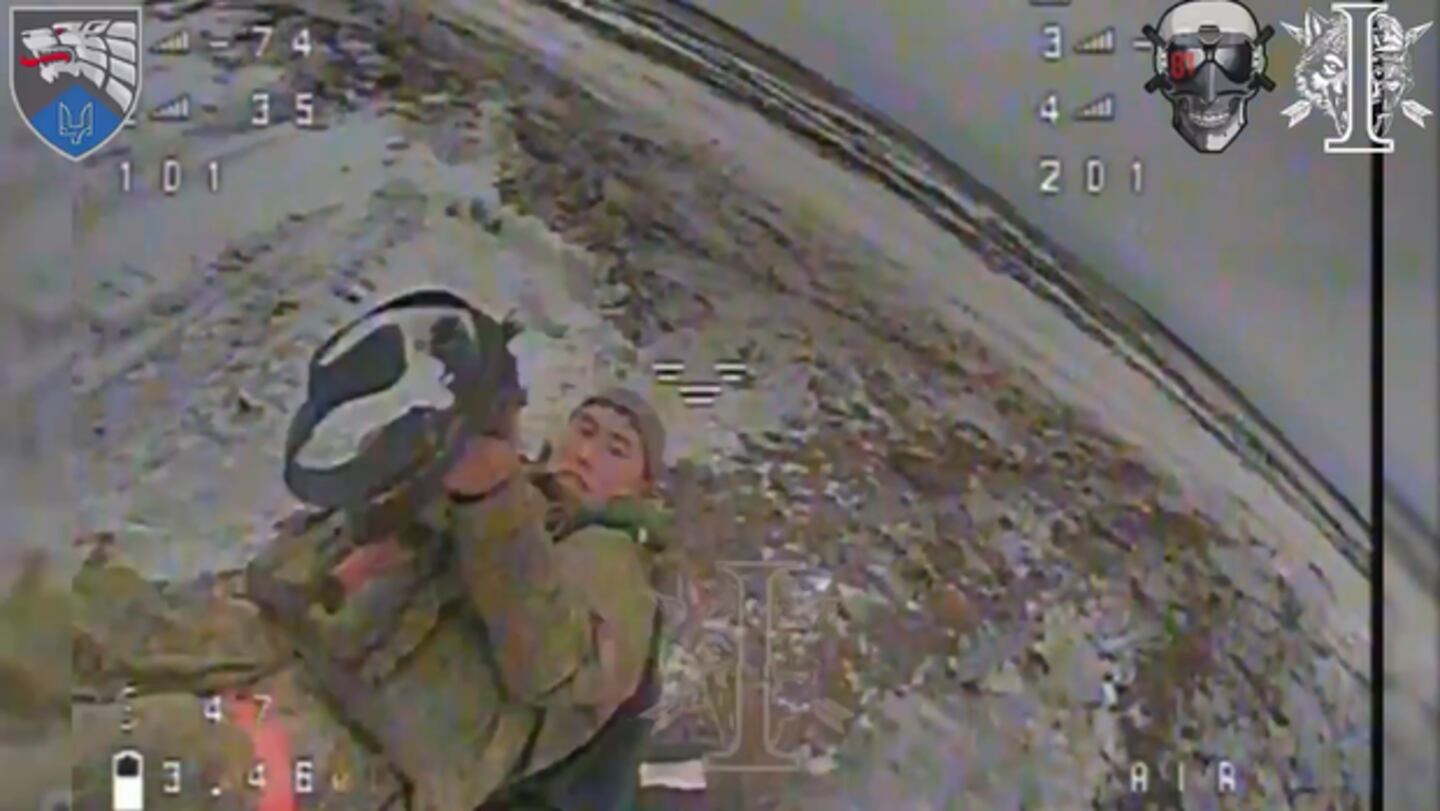 “북한군 포로, 대중의 호기심 대상 아냐” – RFA 자유아시아방송