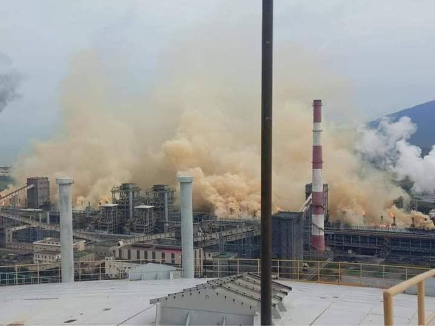 Fire at Formosa steel factory in Vietnam emits thick putrid yellow ...